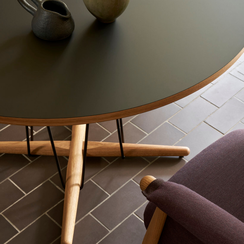 Carl Hansen & Søn - E020 Embrace Table Ø54.9" - Batten Home